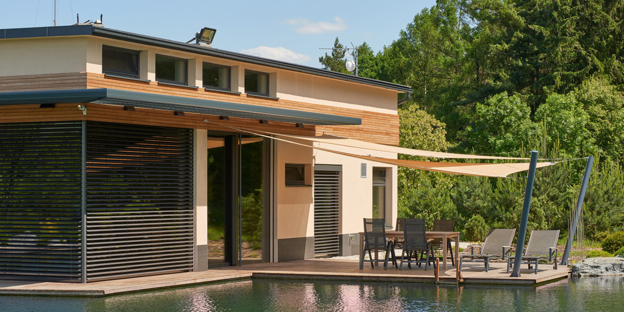 Optimum terrace shading: external textile screens and vegetation | NEVA